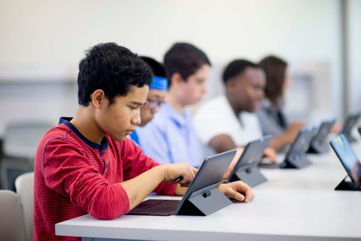 5 Alasan Mengapa Pendidikan Literasi Digital Sangat Penting di Era ...